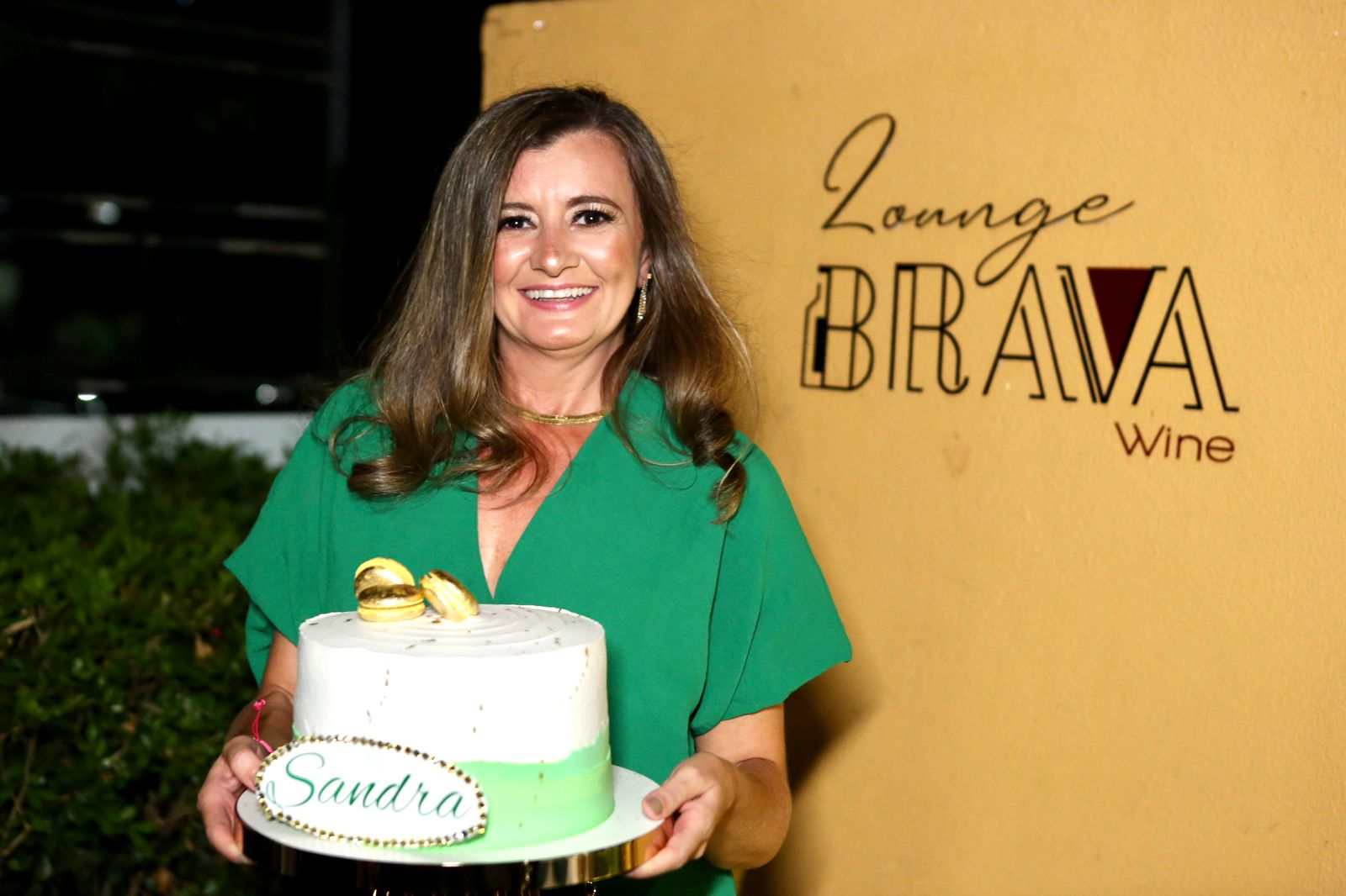 Sandra Bezerra recebe os parabéns no Lounge Brava - Frisson Online